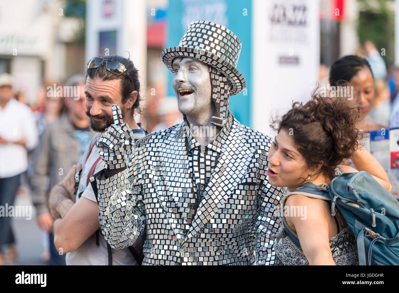 Mime artist posing with two people at Montreal Jazz Festival Stock ...