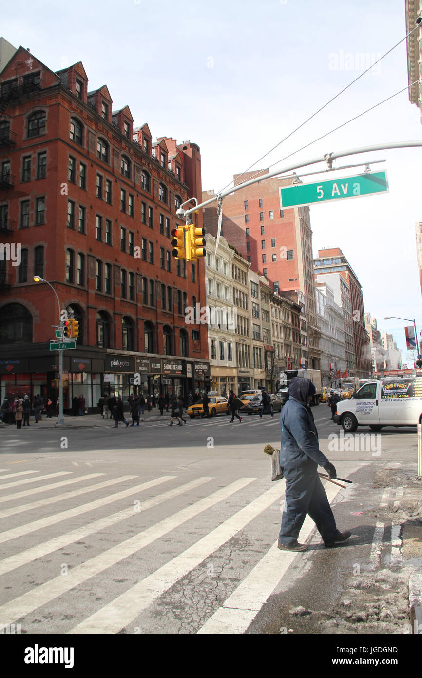 Intersection broadway 5th avenue new hi-res stock photography and ...
