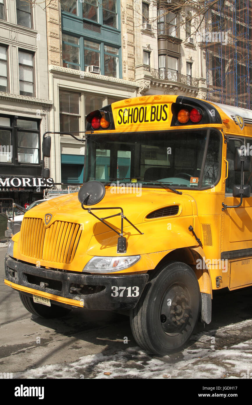 School bus, Fifth avenue, Times Square, New York, United States Stock ...