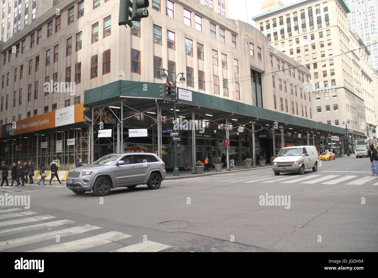 Fifth avenue and West 33rd St, New York, United States Stock Photo - Alamy