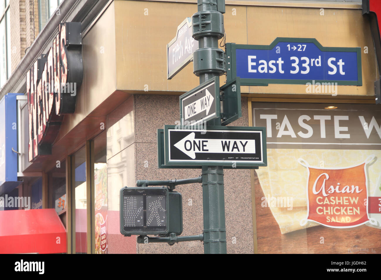 Fifth avenue and West 33rd St, New York, United States Stock Photo - Alamy