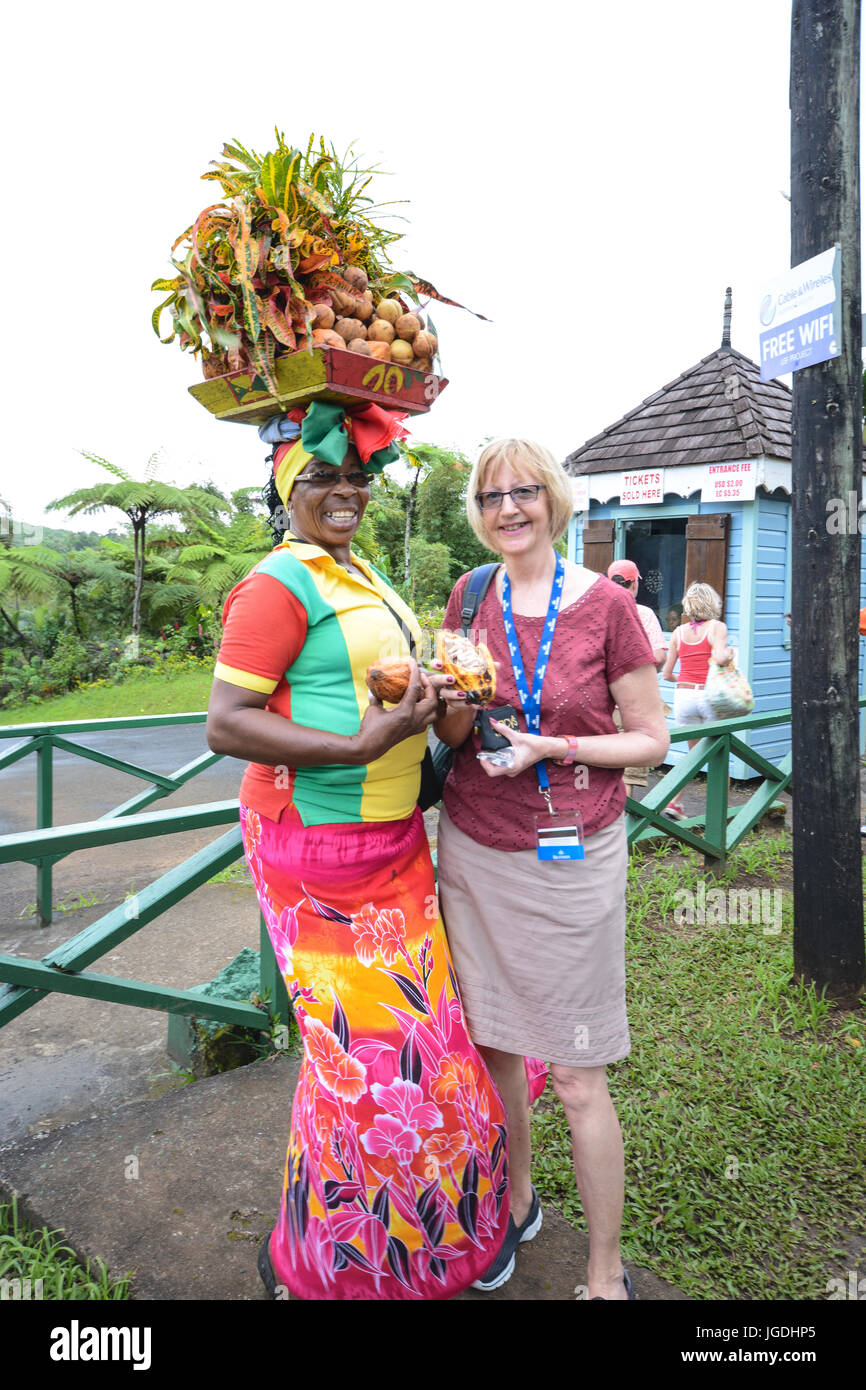 Grenada lady posing with fruit on head hi-res stock photography and ...
