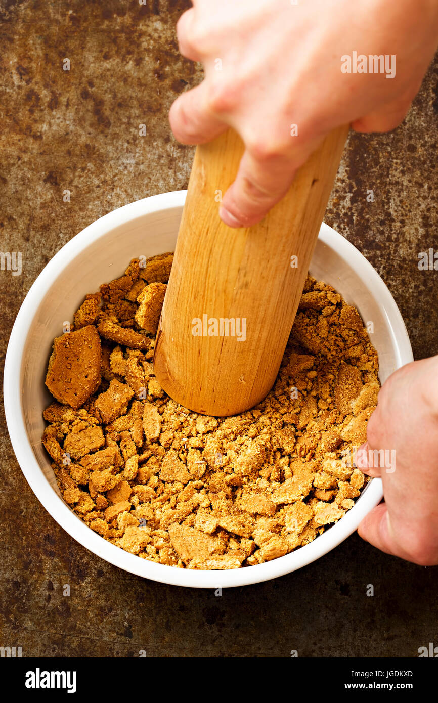 Pie base hi-res stock photography and images - Alamy