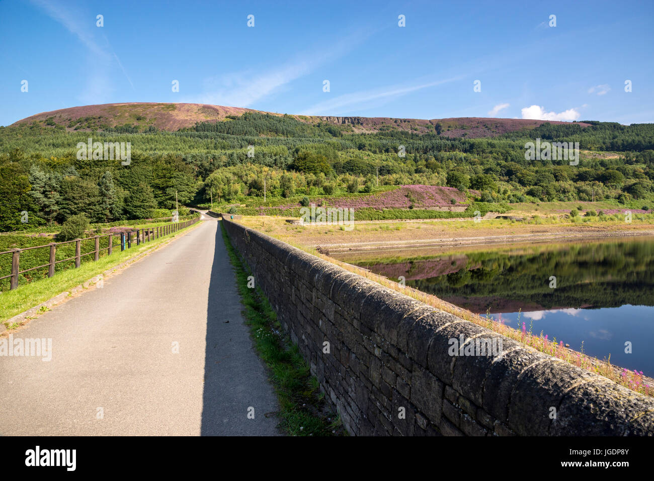 Dam at Rhodeswood reservoir in the Longdendale valley, Derbyshire ...