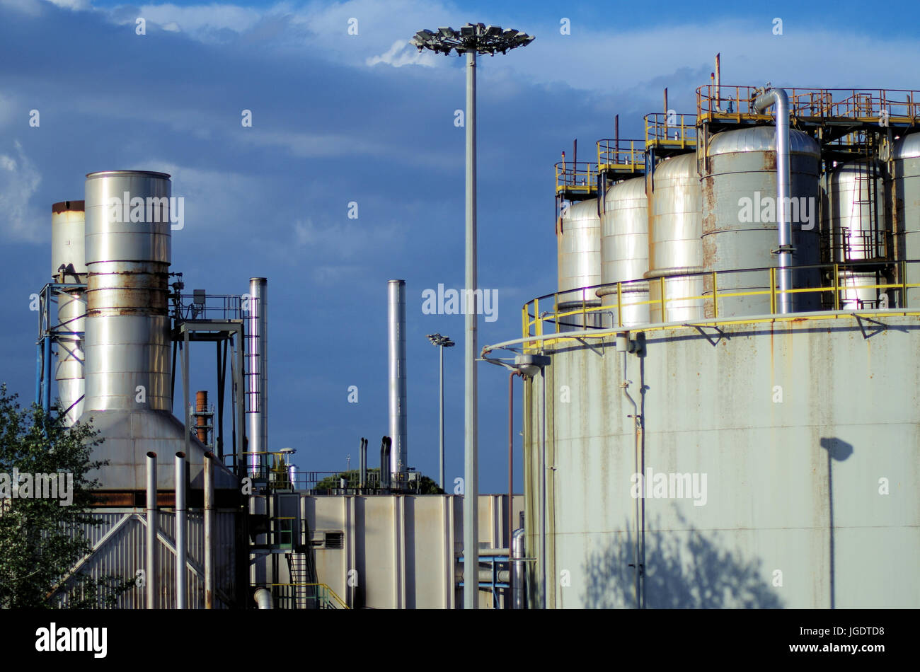 Chemical plant complex hi-res stock photography and images - Alamy