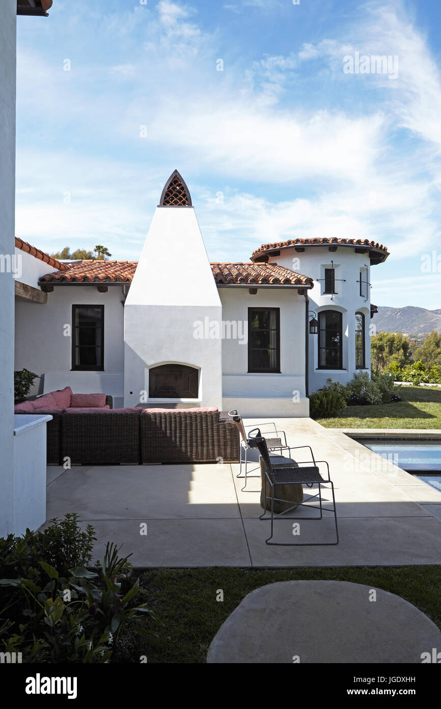 Traditional Spanish residence in Malibu Stock Photo - Alamy