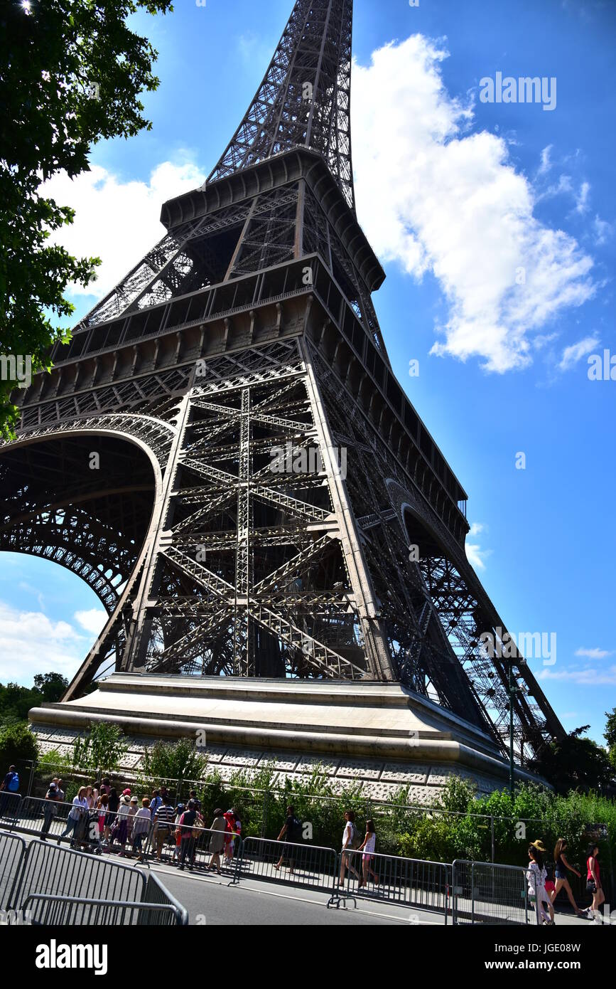 Eiffel tower bottom detail hi-res stock photography and images - Alamy