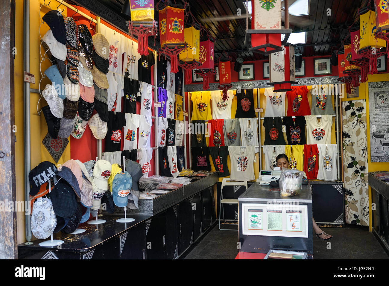 Chengdu sichuan chinese fashion hi-res stock photography and images - Alamy