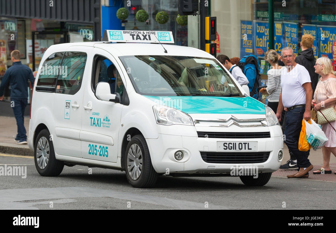 Brighton taxi cab hi-res stock photography and images - Alamy