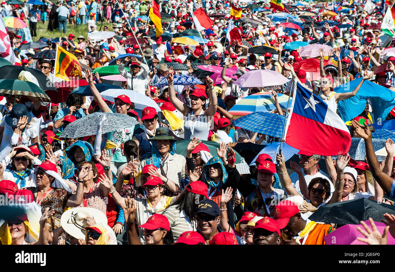 The Catholic Charismatic Renewal celebrates the Vigil of Pentecost with ...