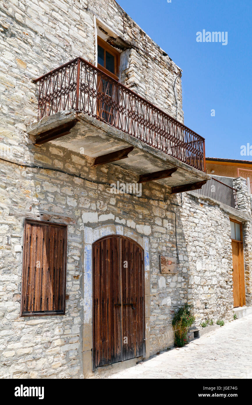 Street scene in the traditional mountain village of Pano Lefkara ...