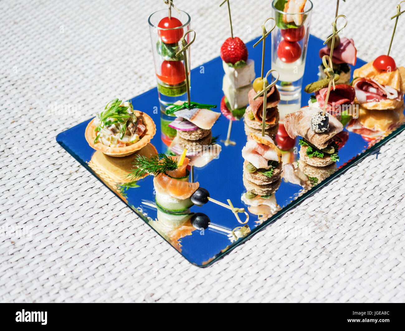 Mirror platter hi-res stock photography and images - Alamy