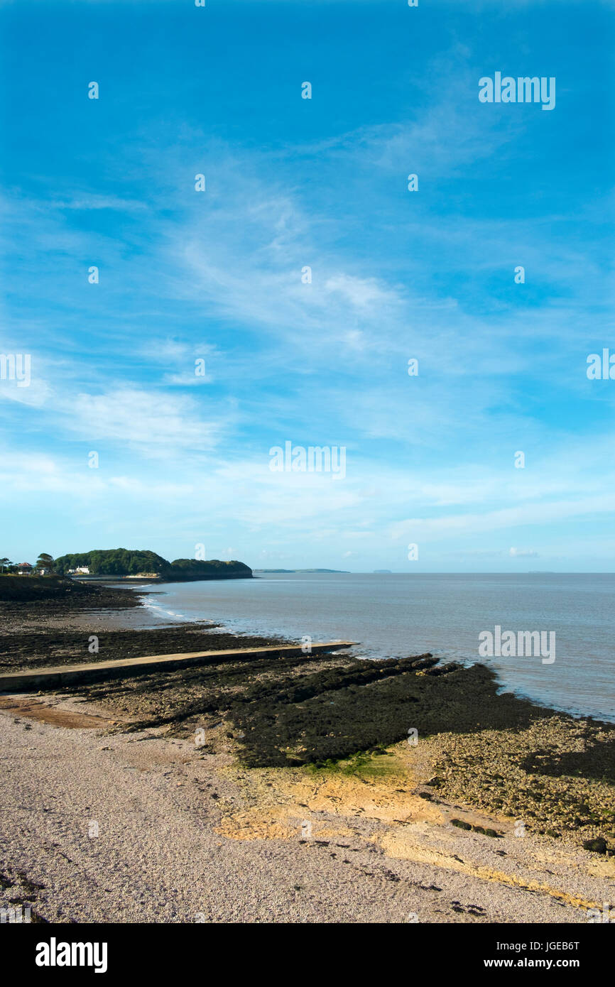 Late summer sun on the seafront at Clevedon on the Bristol Channel ...