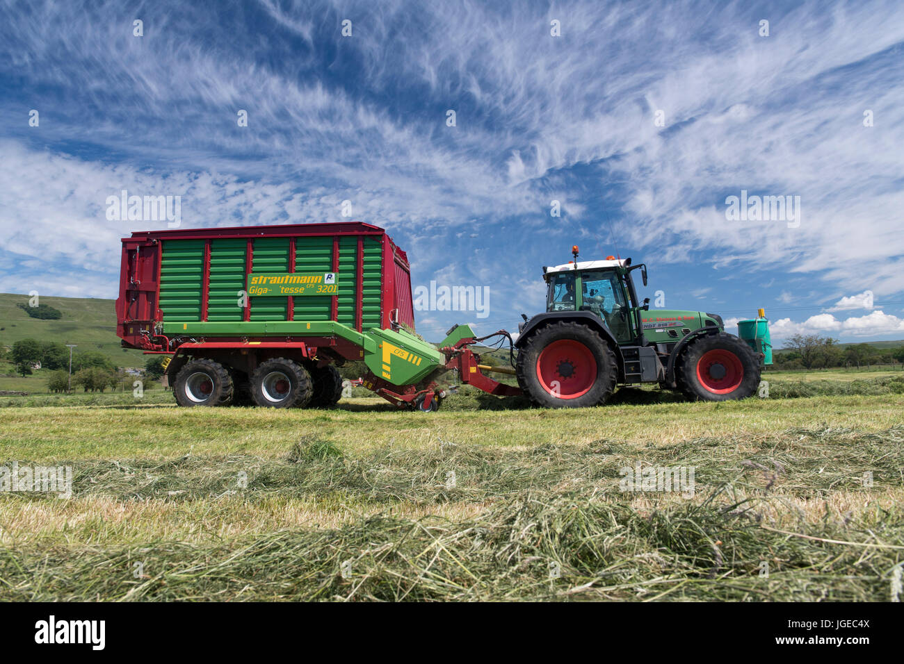 Making silage crop in the Yorkshire Dales with a Strautmann Forage ...