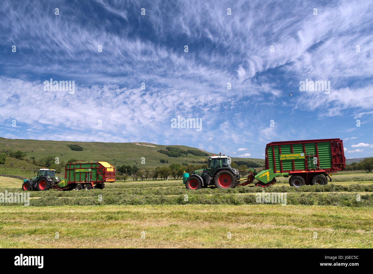 Making silage crop in the Yorkshire Dales with a Strautmann Forage ...