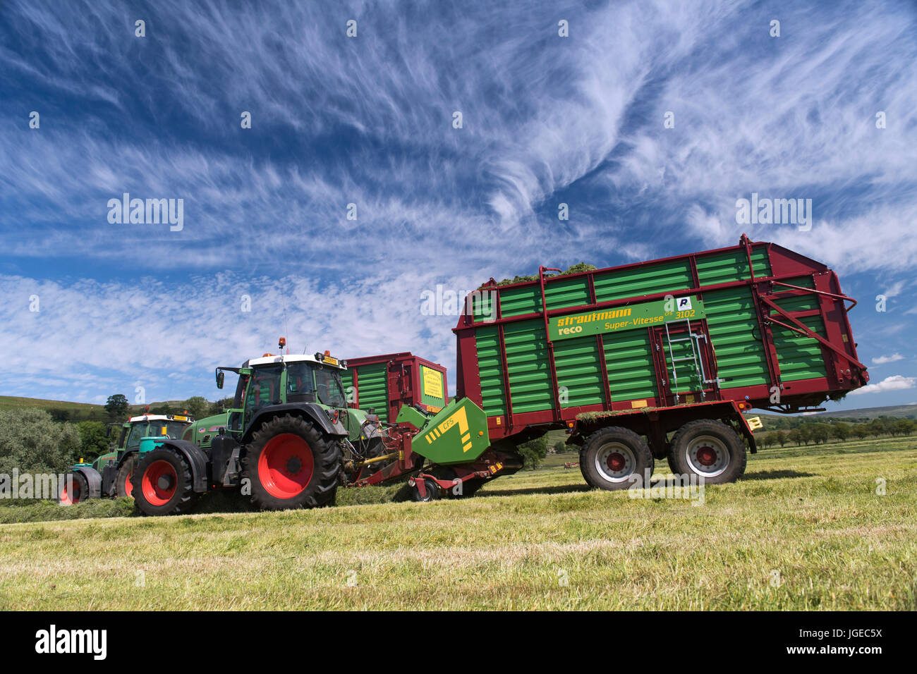 Making silage crop in the Yorkshire Dales with a Strautmann Forage ...