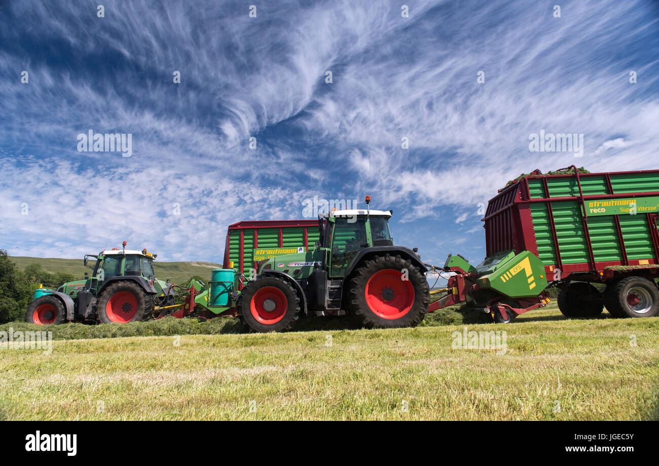 Making silage crop in the Yorkshire Dales with a Strautmann Forage ...