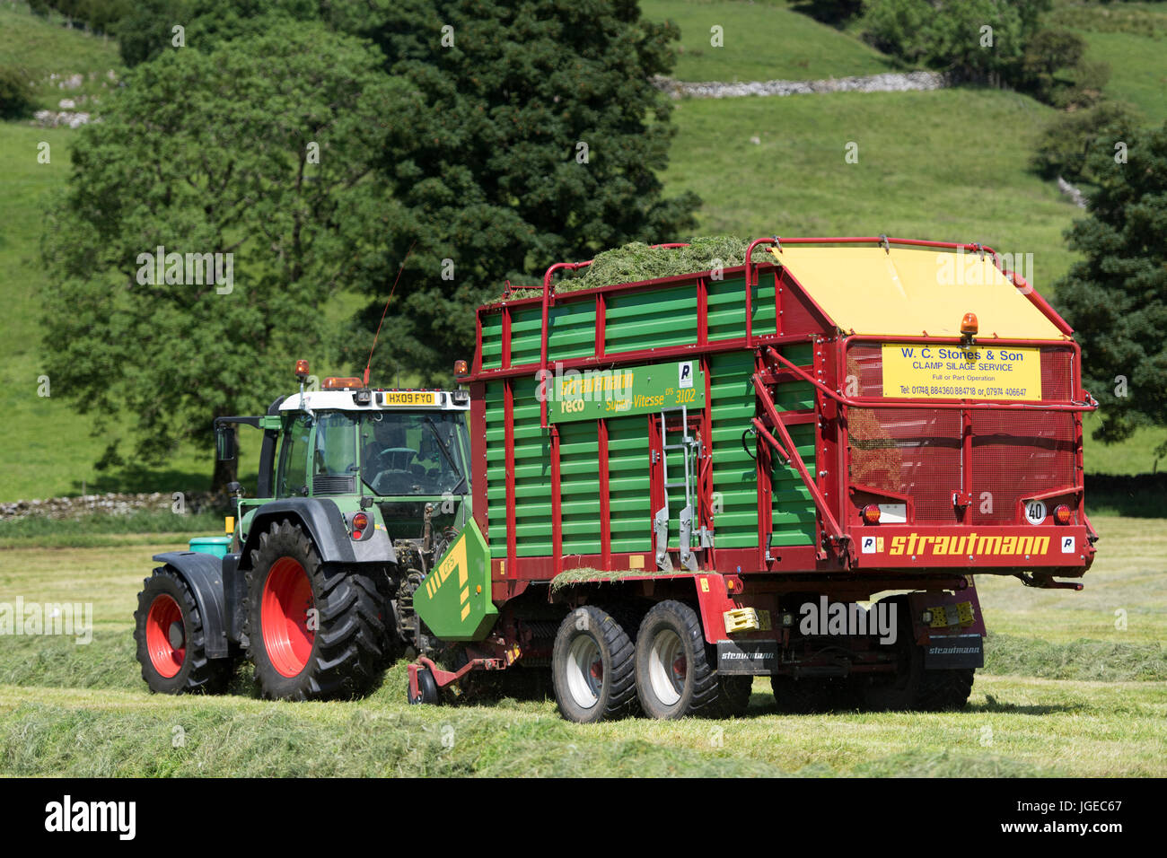 Making silage crop in the Yorkshire Dales with a Strautmann Forage ...