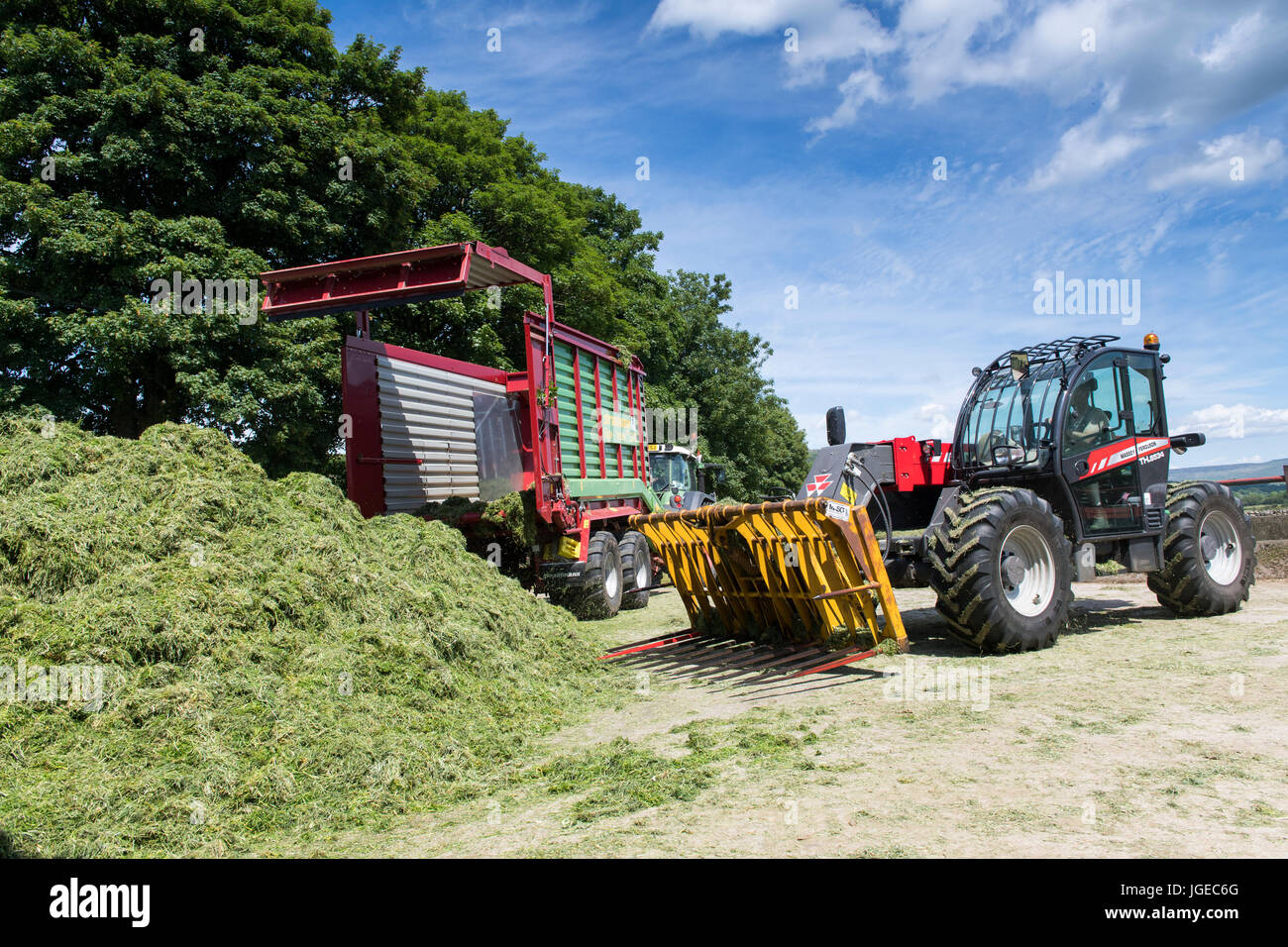 Making silage crop in the Yorkshire Dales with a Strautmann Forage ...