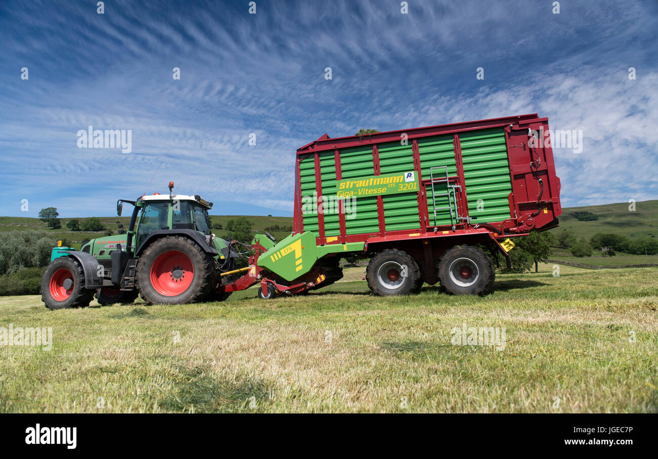 Making silage crop in the Yorkshire Dales with a Strautmann Forage ...
