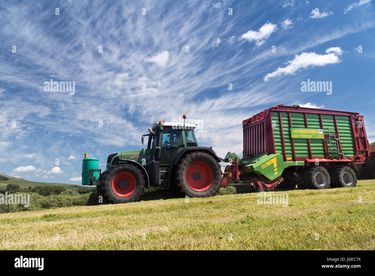 Making silage crop in the Yorkshire Dales with a Strautmann Forage ...