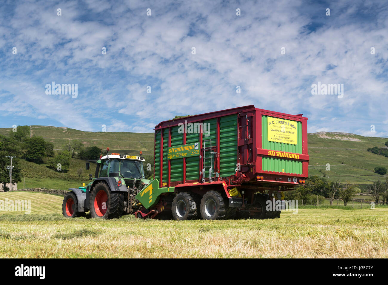 Making silage crop in the Yorkshire Dales with a Strautmann Forage ...
