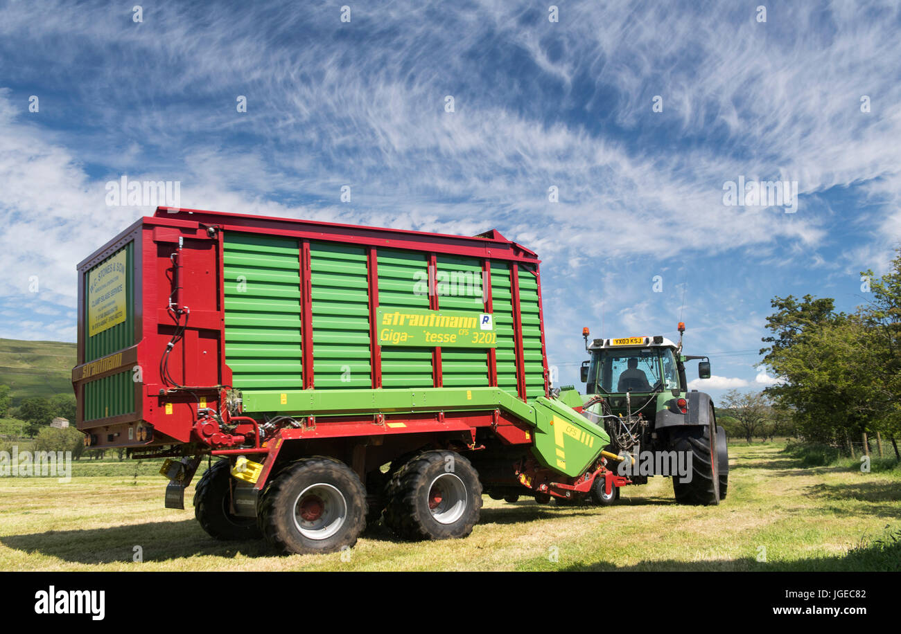 Making silage crop in the Yorkshire Dales with a Strautmann Forage ...