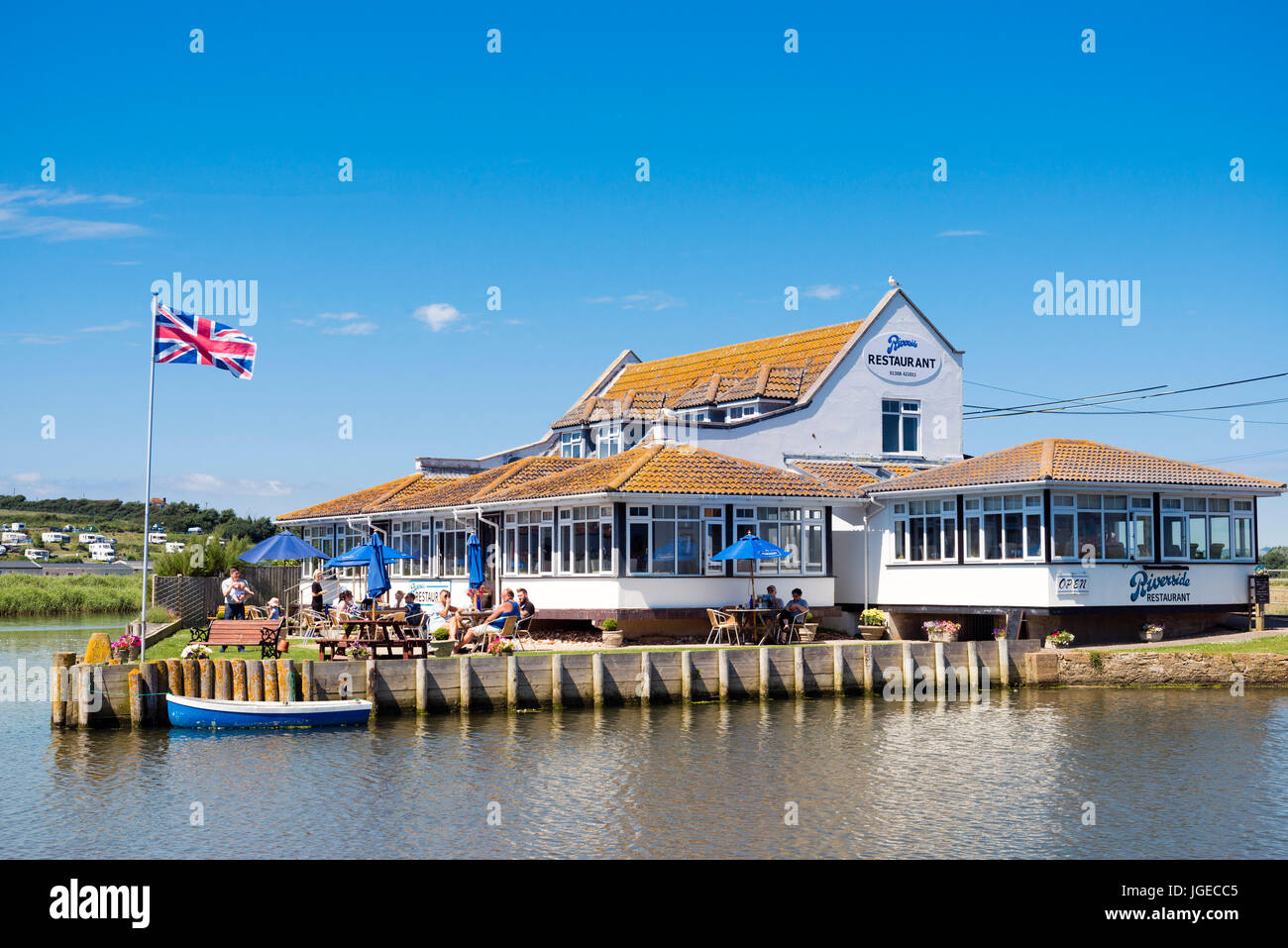Riverside restaurant hi-res stock photography and images - Alamy