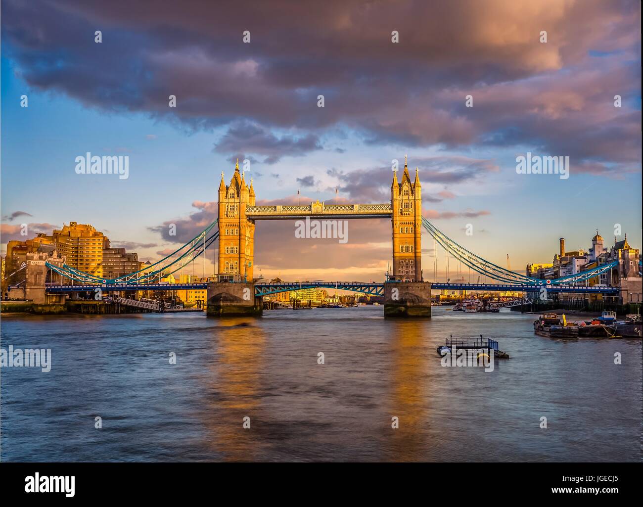 London panoramic tower bridge hi-res stock photography and images - Alamy