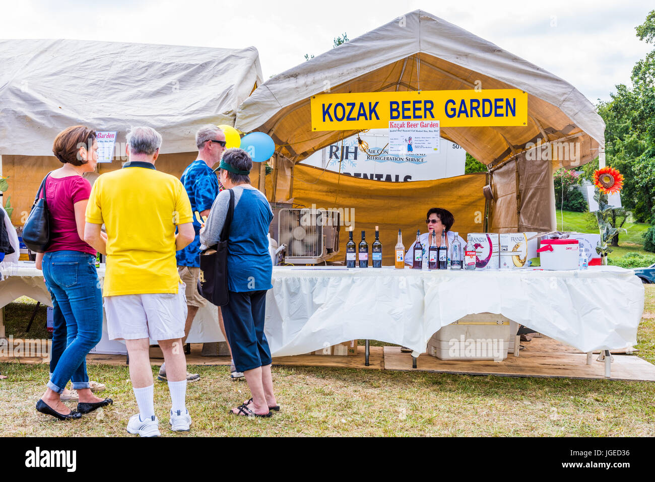 Beer garden sign hi-res stock photography and images - Alamy