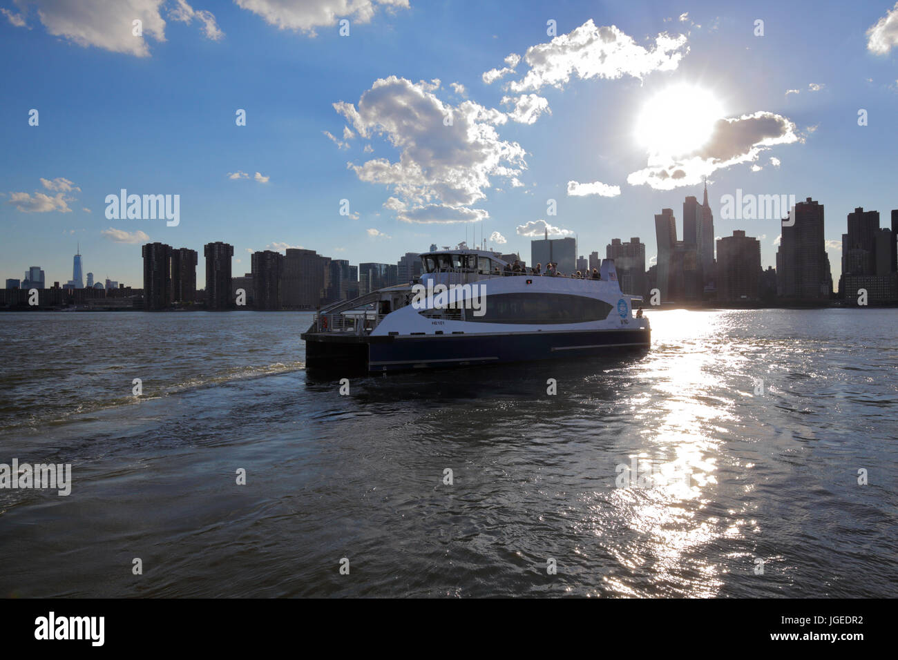 Nyc ferry logo hi-res stock photography and images - Alamy