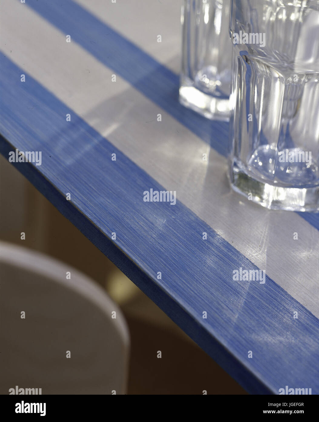 DIY painted border on table: Step x step shots of craft and diy ...