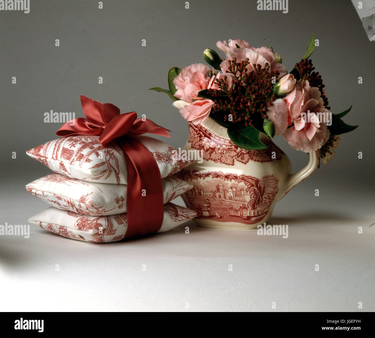 Lavender ribbon hi-res stock photography and images - Alamy