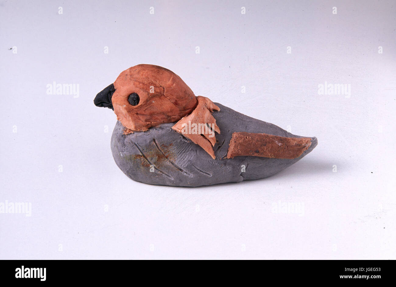 Close-up of icing bird: Step x steps making a novelty bird bath cake ...