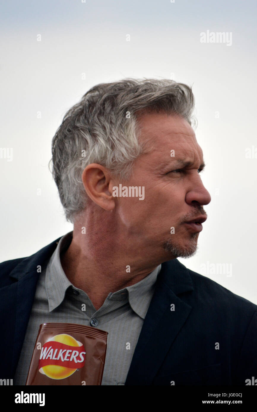 Walkers Crisps Gary Lineker High Resolution Stock Photography and ...