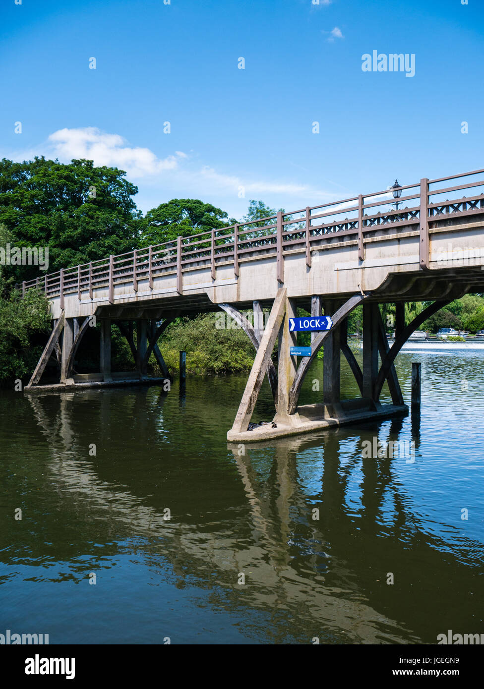 Goring and Streatley Bridge,over River Thames, Berkshire/Oxfordshire ...