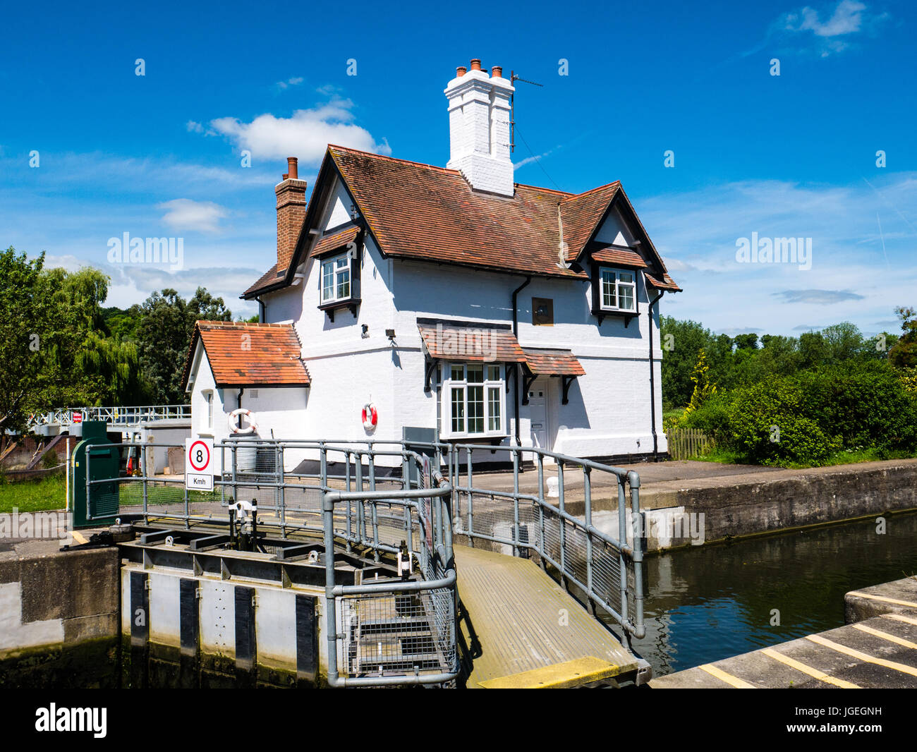 Goring Lock, River Thames, Goring-on-Thames, Oxfordshire, England Stock ...