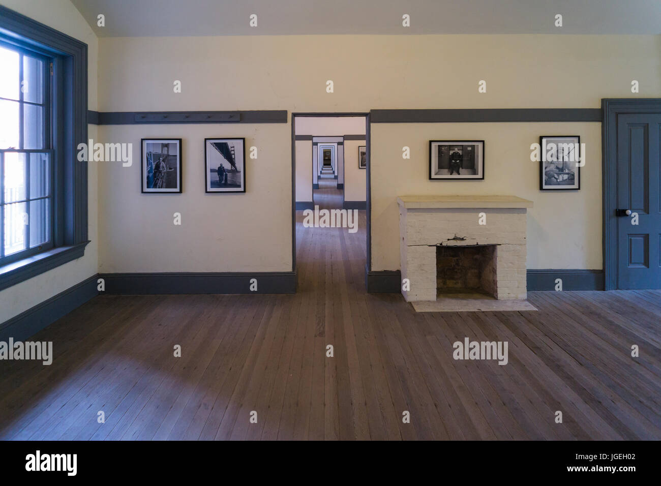 Empty room with doorways stretching far away Stock Photo - Alamy