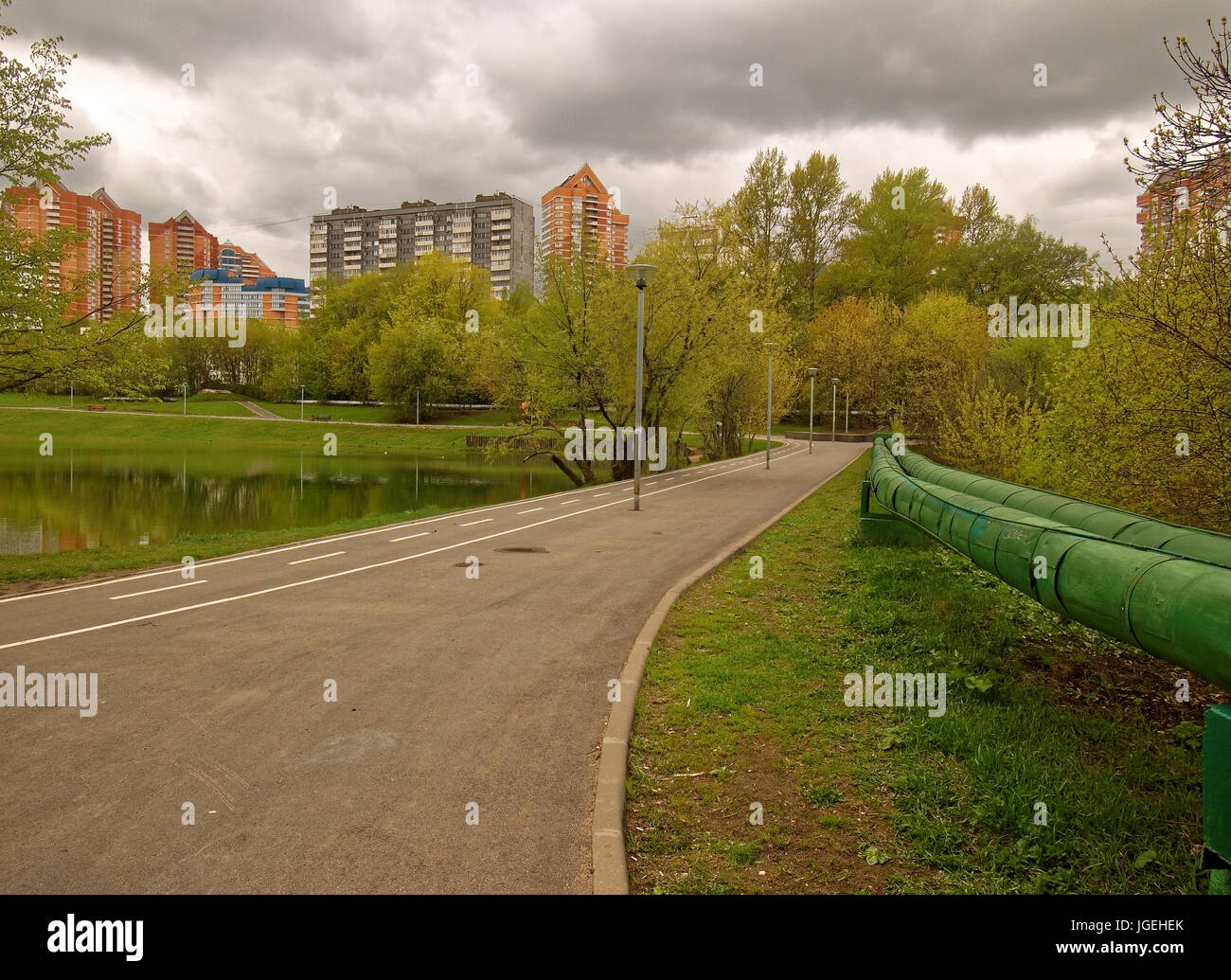 Train track and house hi-res stock photography and images - Alamy