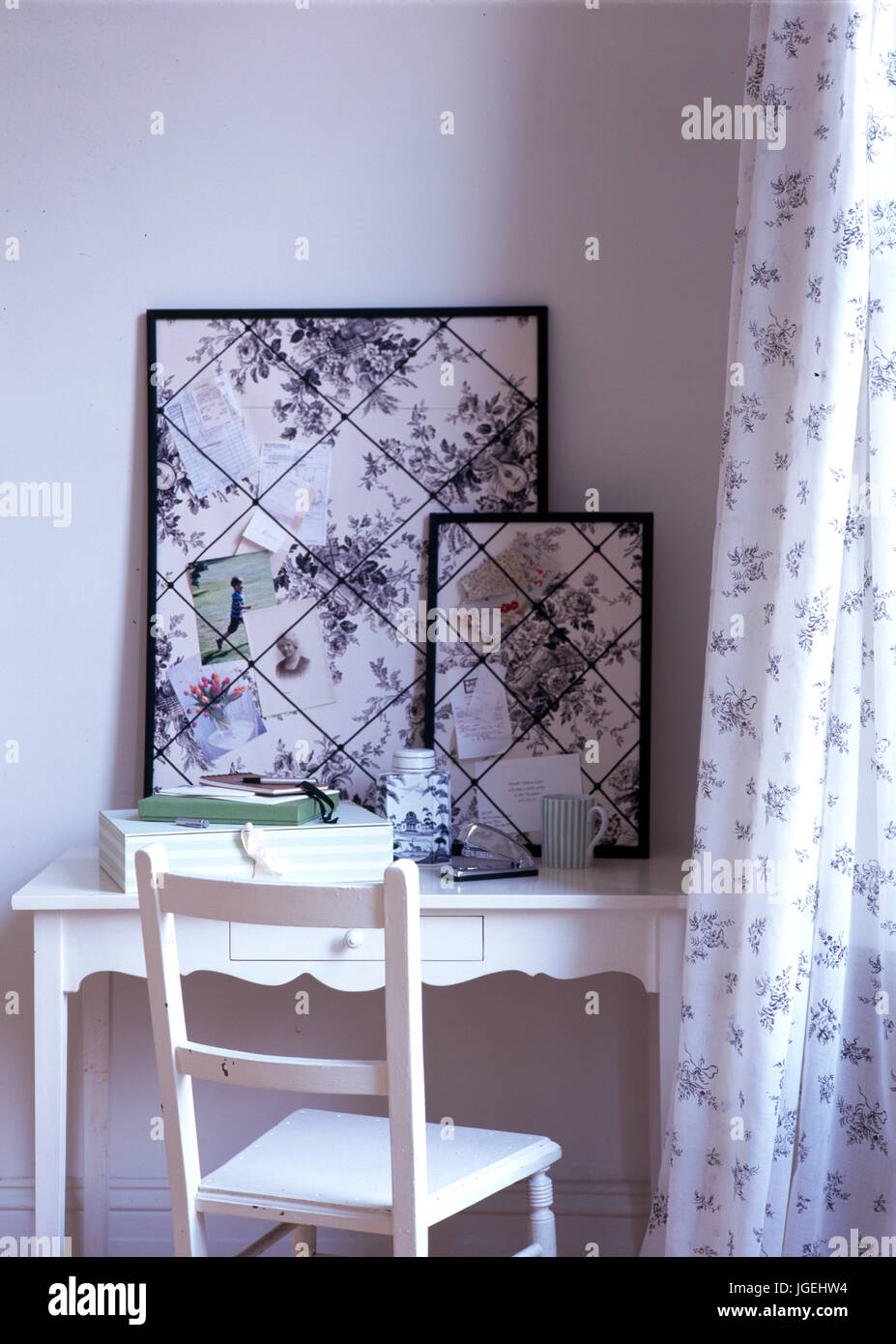 Domestic setting hi-res stock photography and images - Alamy