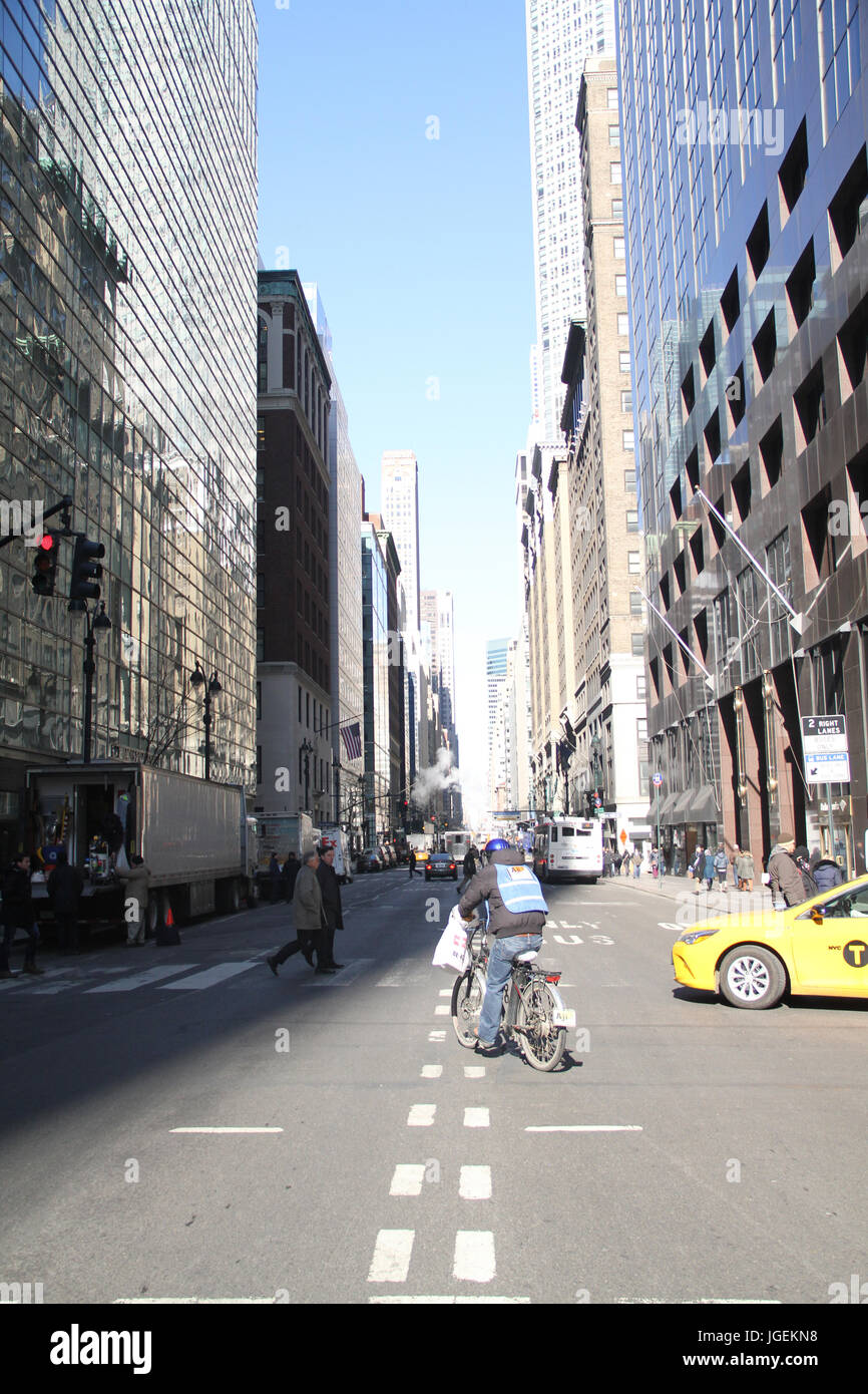 Madison Avenue, Times Square, New York, United States Stock Photo - Alamy