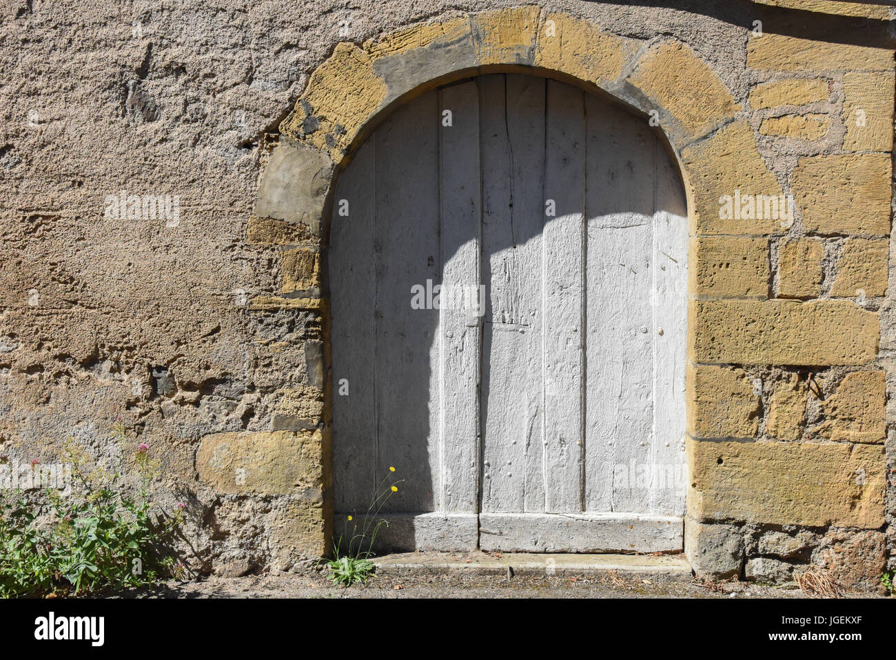 France medieval town stone steps hi-res stock photography and images ...