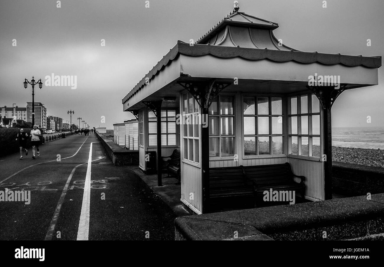 Worthing seafront promenade hi-res stock photography and images - Alamy