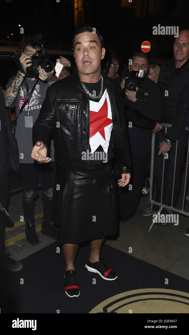 Robbie Williams seen arriving back at his hotel in Manchester Featuring ...
