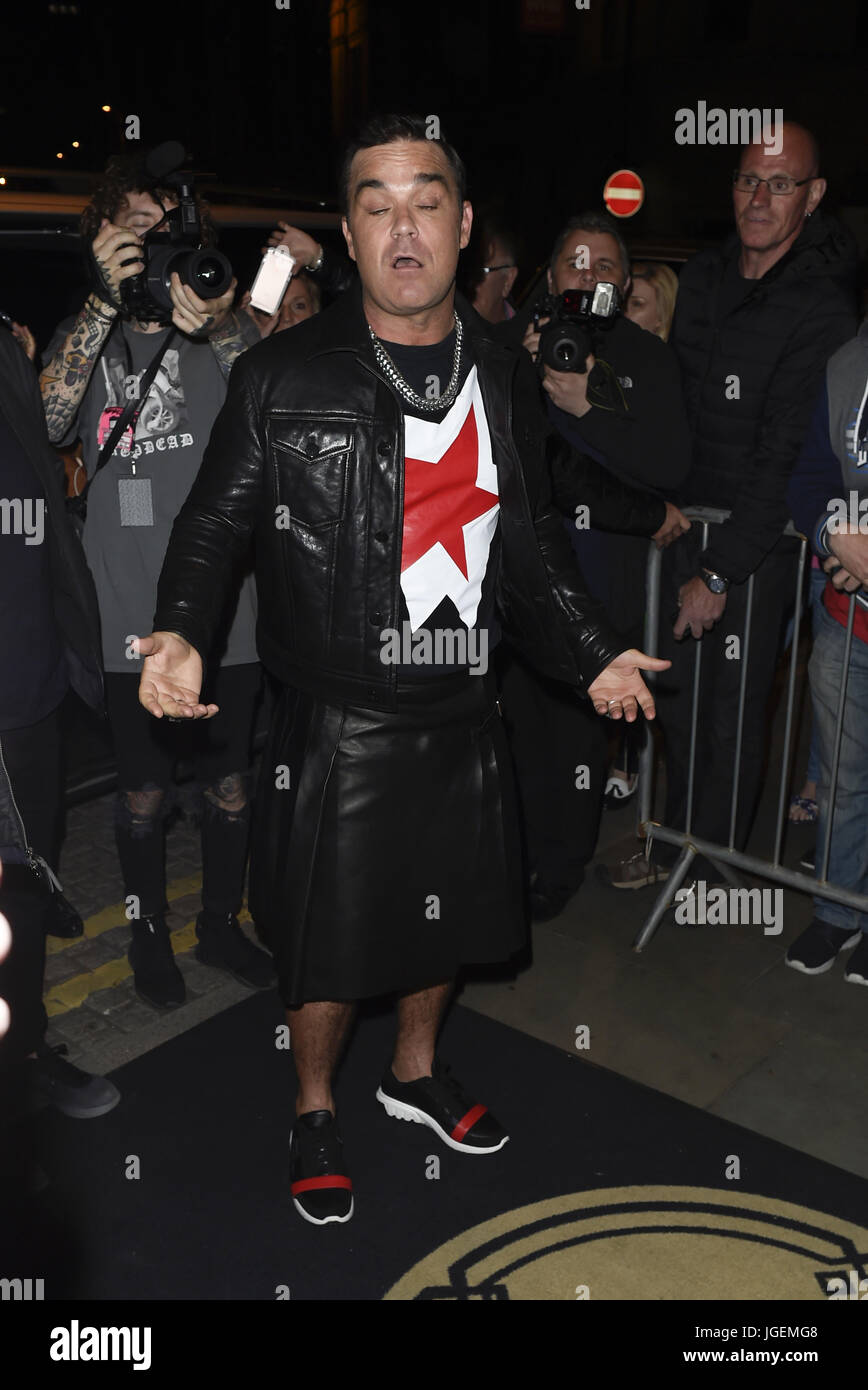 Robbie Williams seen arriving back at his hotel in Manchester Featuring ...