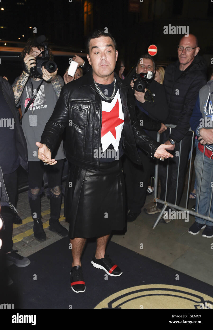 Robbie Williams seen arriving back at his hotel in Manchester Featuring ...