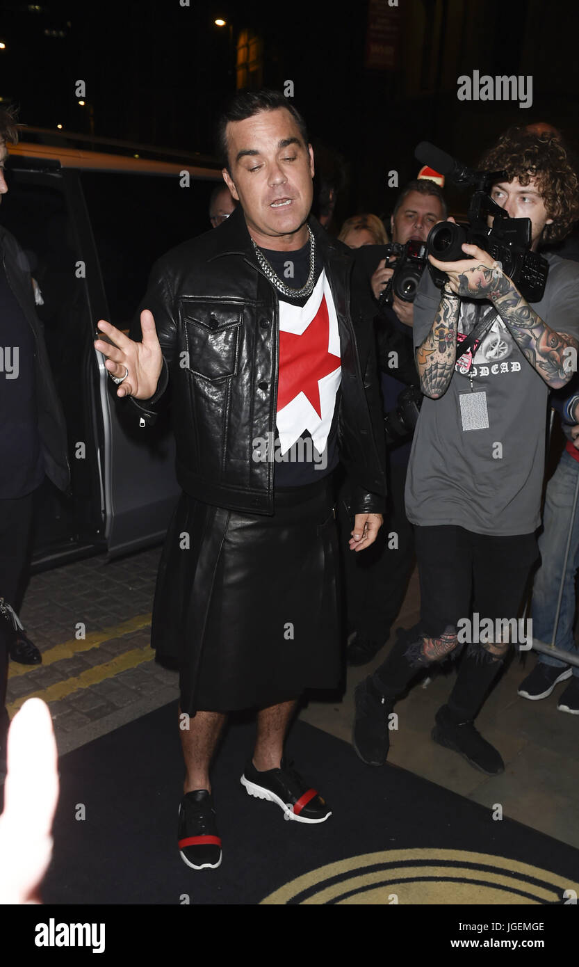 Robbie Williams seen arriving back at his hotel in Manchester Featuring ...