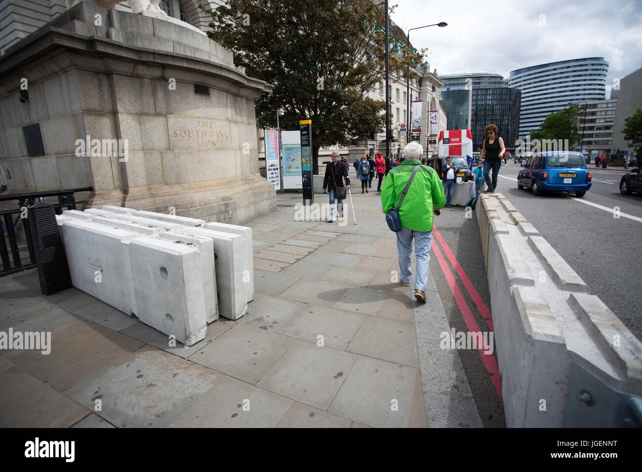 New barriers now in place on Westminster Bridge separating pedestrians ...