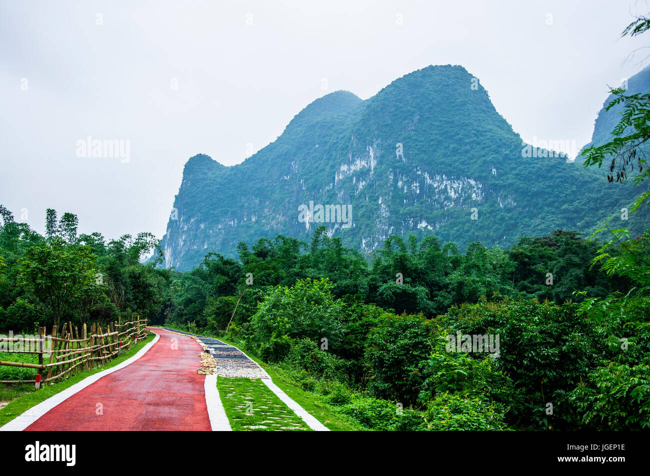 Countryside pathway hi-res stock photography and images - Alamy