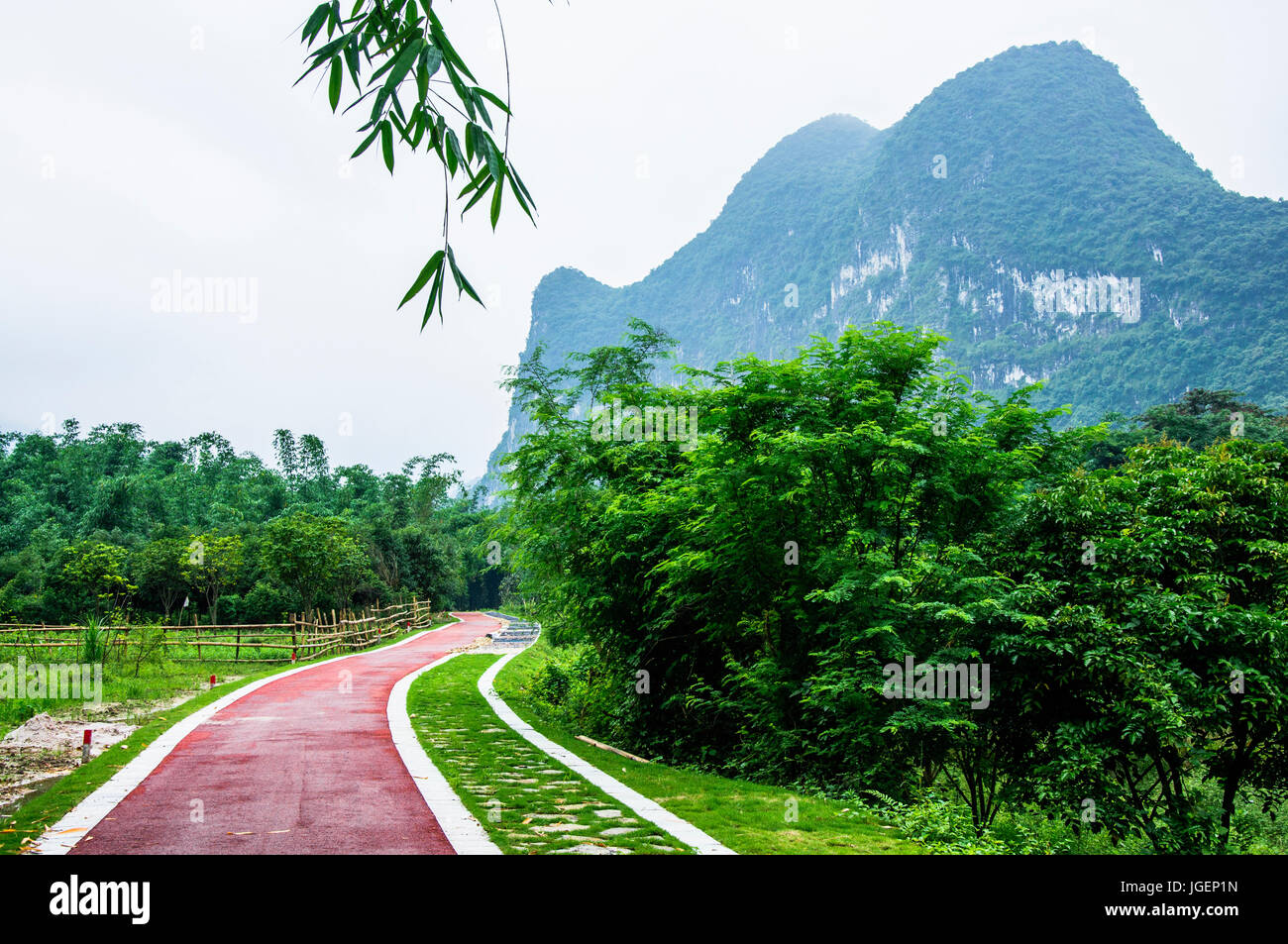 Countryside pathway hi-res stock photography and images - Alamy